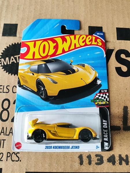 Hot Wheels Basic 2020 Koenigsegg Jesko (Yellow)